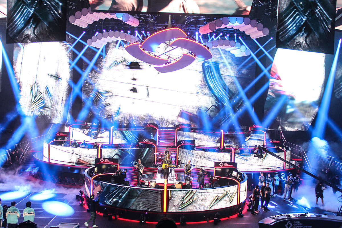 CONTACT - Stage House